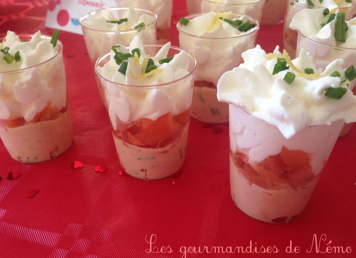 Verrines apéritives faciles saumon et crème chantilly citronnée | Les ...