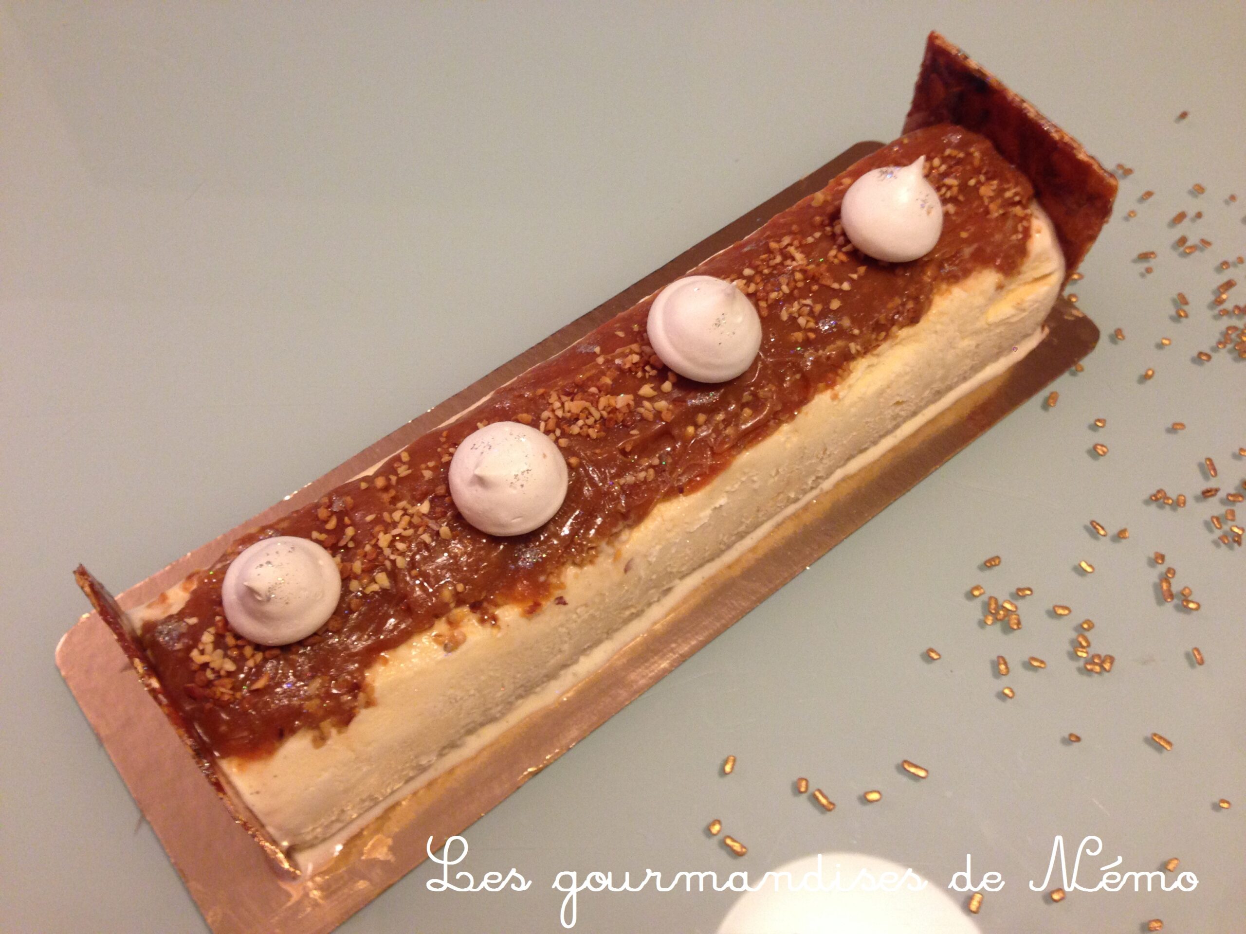 Bûche glacée vanille, caramel beurre salé et nougatine | Les ...