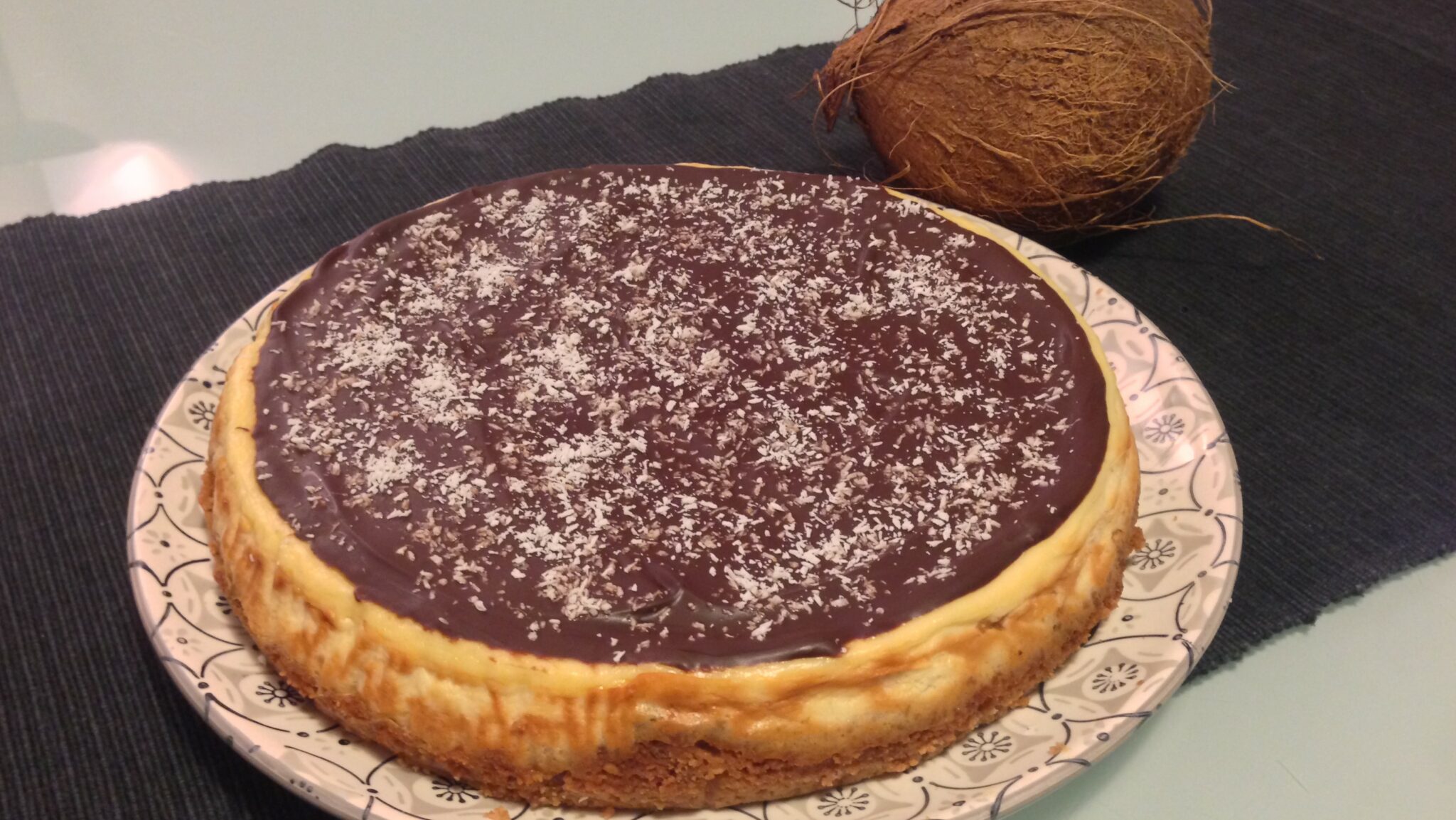 Cheesecake façon bounty, noix de coco et chocolat | Les Gourmandises de ...