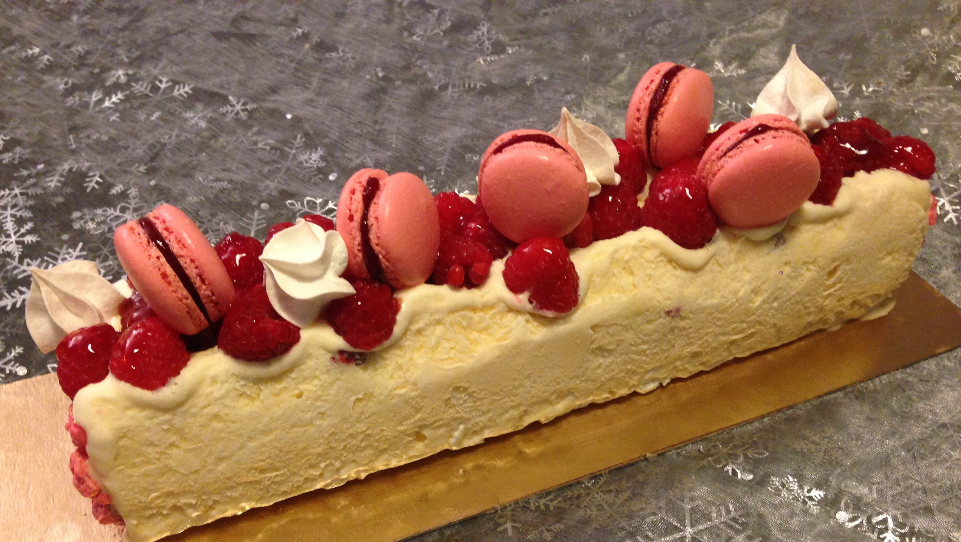 Bûche glacée vanille, meringues et framboises - Les Gourmandises de Némo
